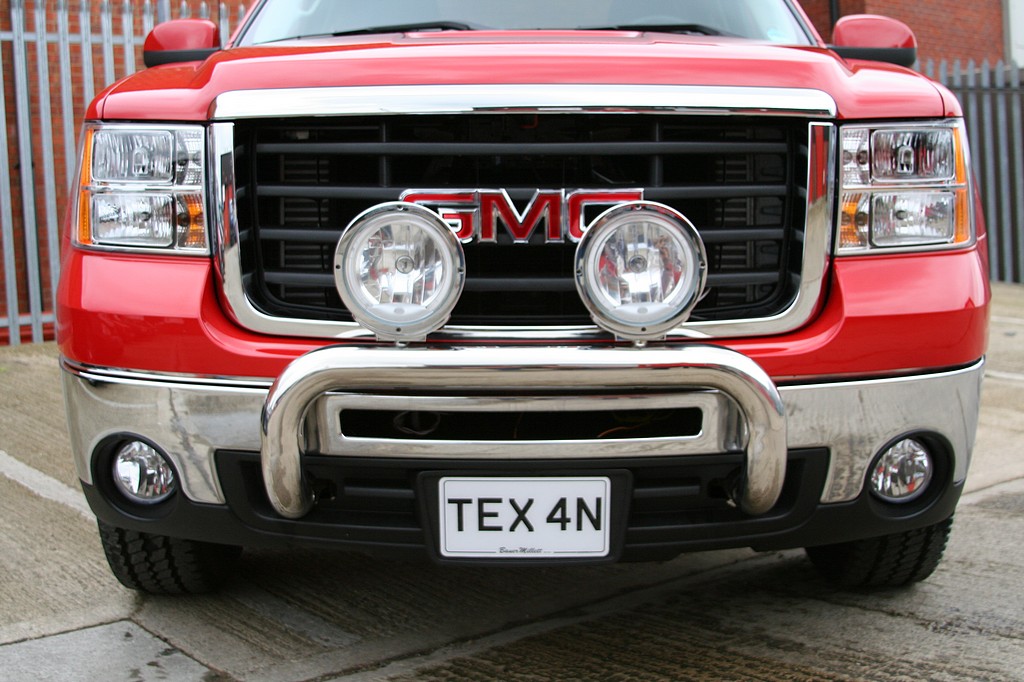 An RS FAbrications Bull Bar With Hella Lights - Fullsize HD Trucks - GM ...