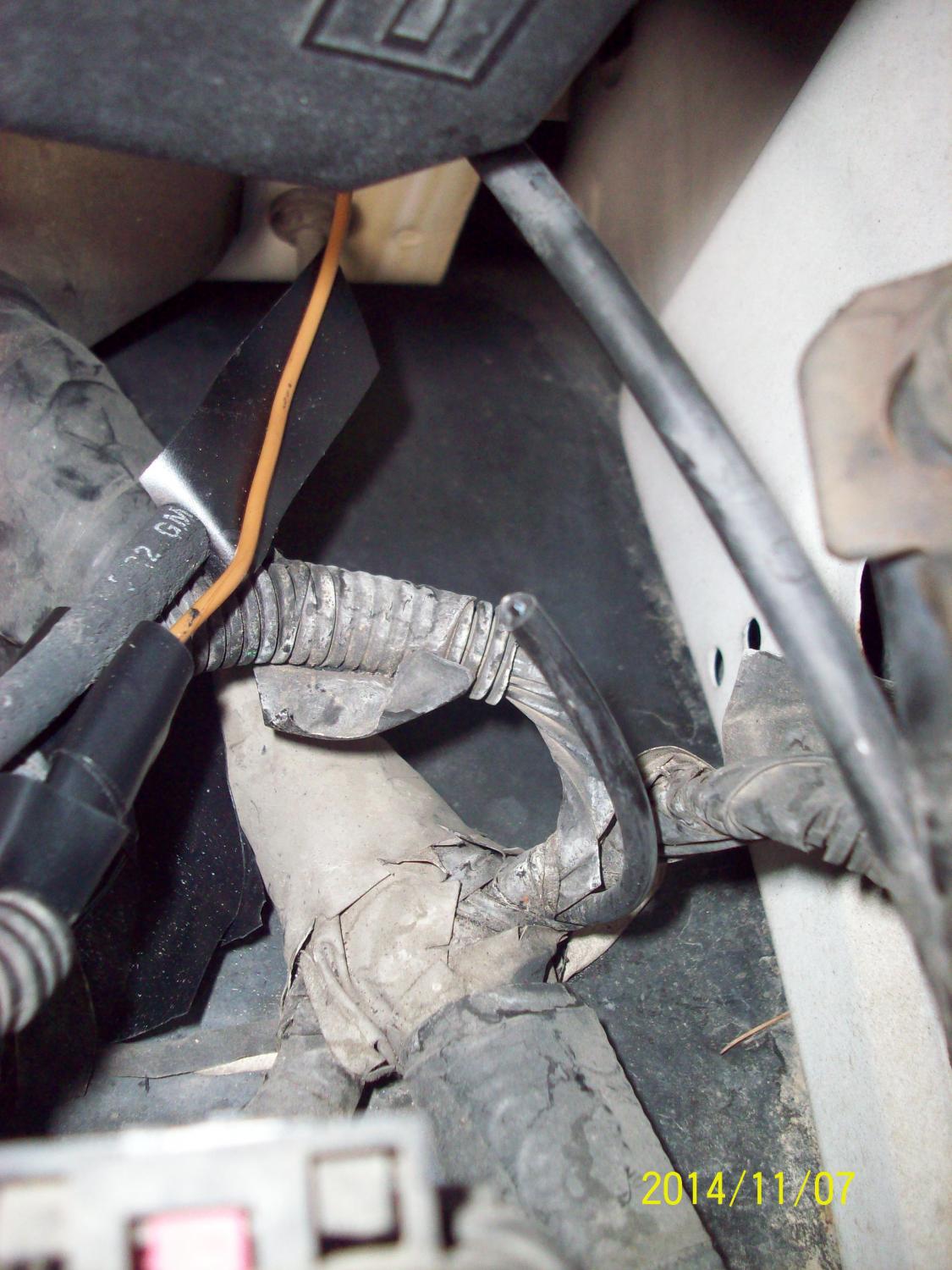 Broke fuel pressure regulator hose(possible fuel return line) - Ask A ...