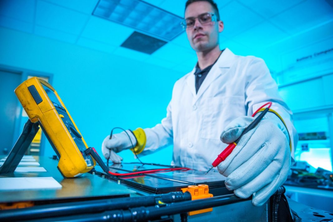 Explained: General Motors Wireless Ultium Battery Management | GM ...