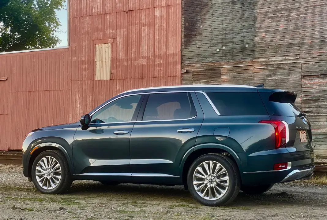 Competitive Review: 2020 Hyundai Palisade Is A Three Row Family Fun ...