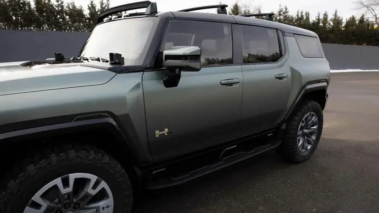 Here's A Detailed Look At The First 8 Official HUMMER EV Accessories ...