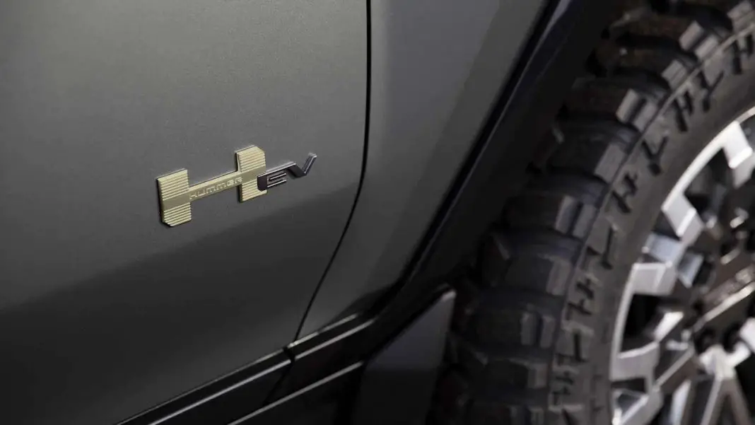 Here's A Detailed Look At The First 8 Official HUMMER EV Accessories ...