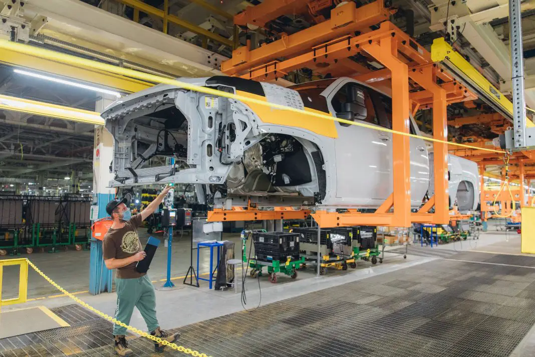 First 2022 Chevrolet Silverado Rolls Off the Line At Oshawa Plant | GM ...