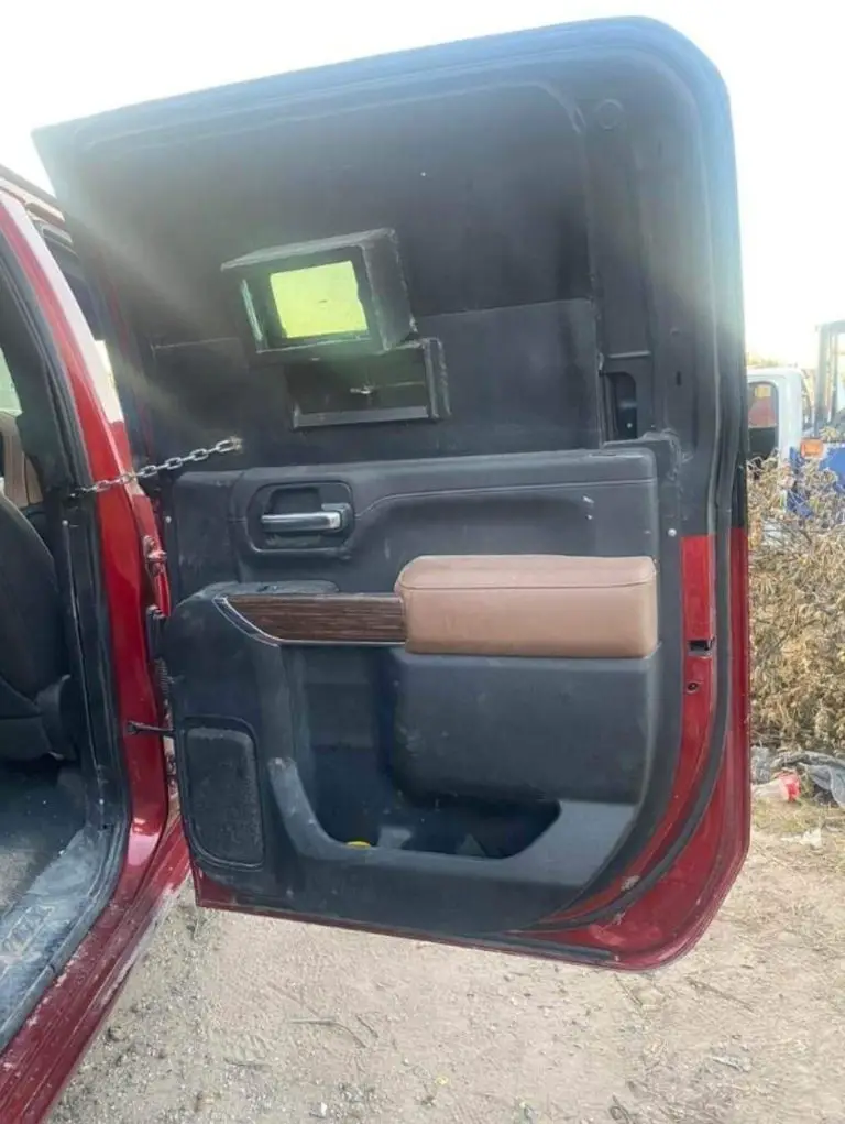 Check Out This Crazy Silverado HD Turned Into Cartel "Narco Tank" | GM ...